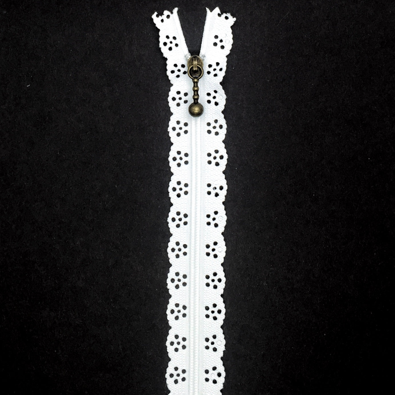 12" Lace Zipper in White - Bunbury Fabrics